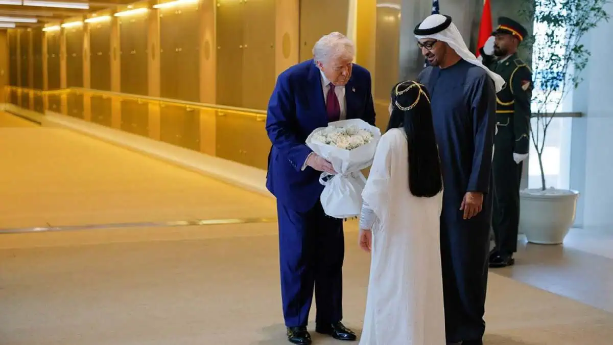 President Trump Welcomed by UAE President Sheikh Mohamed at Abu Dhabi ...